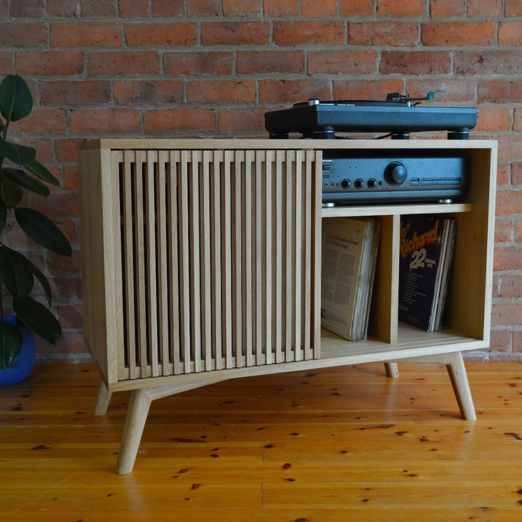 'Cennin' Solid Oak media unit sliding doors – Sun & Son's Woodcrafts